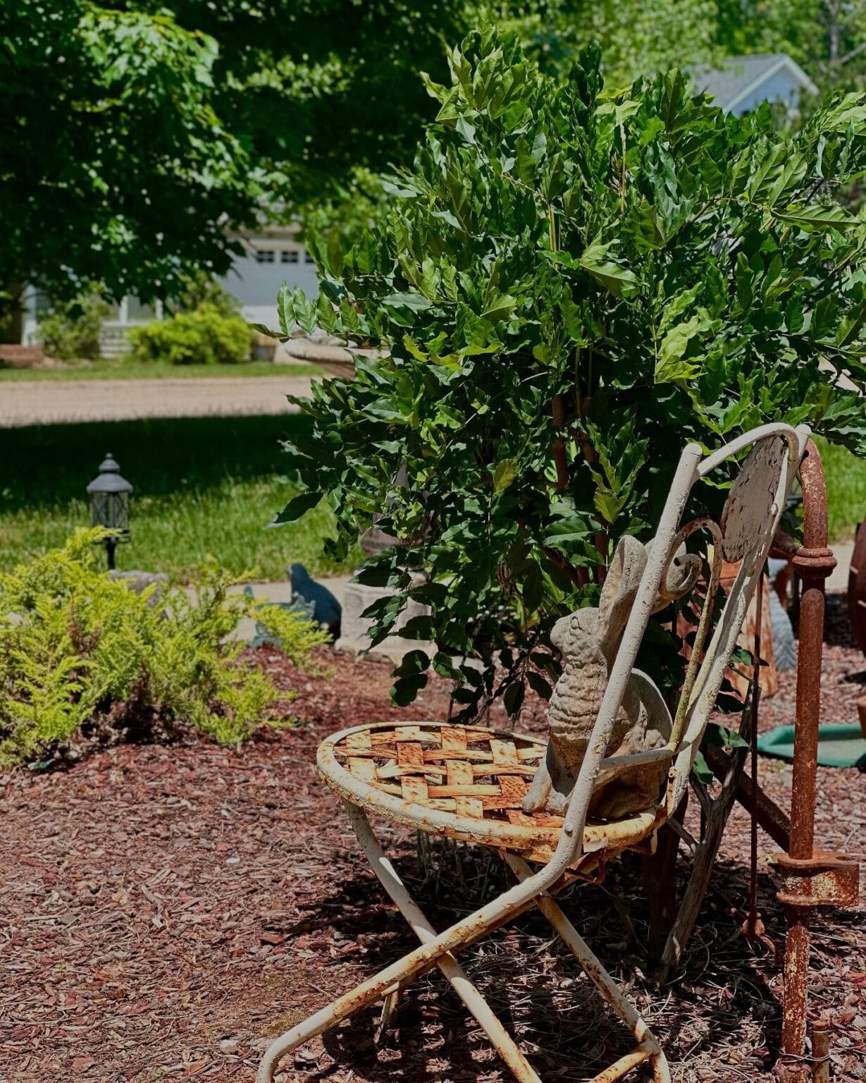20+ DIY Yard Art Ideas to Add Whimsy, Color & Personality to Your ...
