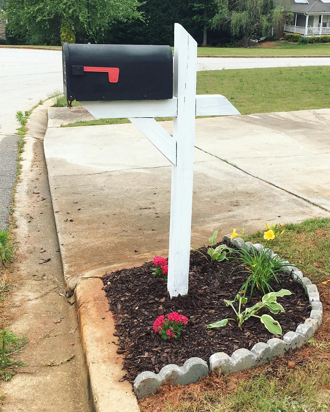 15+ Modern DIY Mailbox Ideas to Upgrade Your Curb Appeal with Style